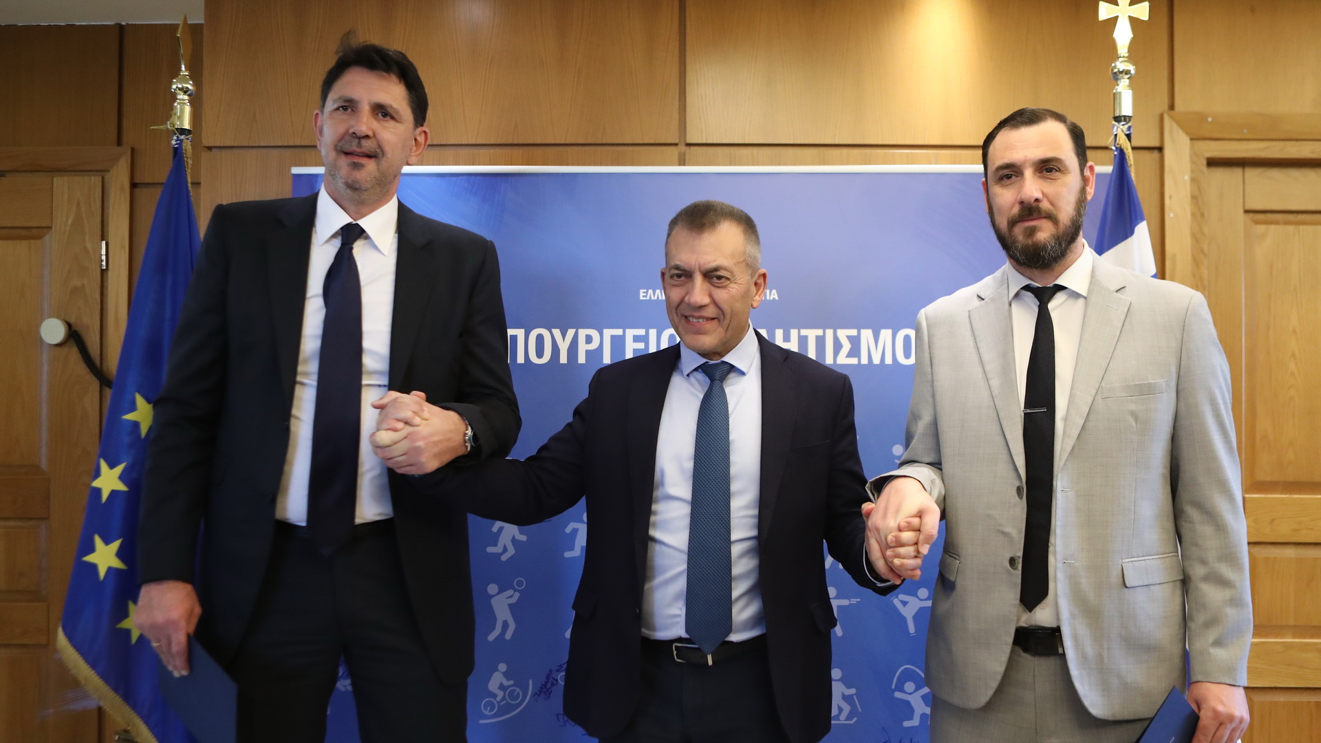 Super Basket - Συνάντηση Βρούτση – Ρεντζιά για την παράδοση του ΦΕΚ της ...