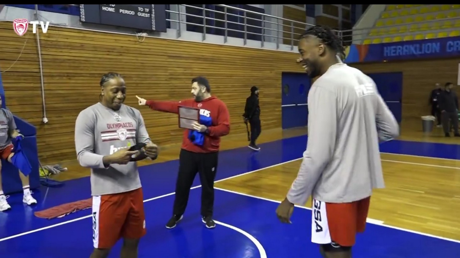 Super Basket - Ολυμπιακός - Ποιος έχει τα καλύτερα... μαλλιά; Ο Κάνααν ...