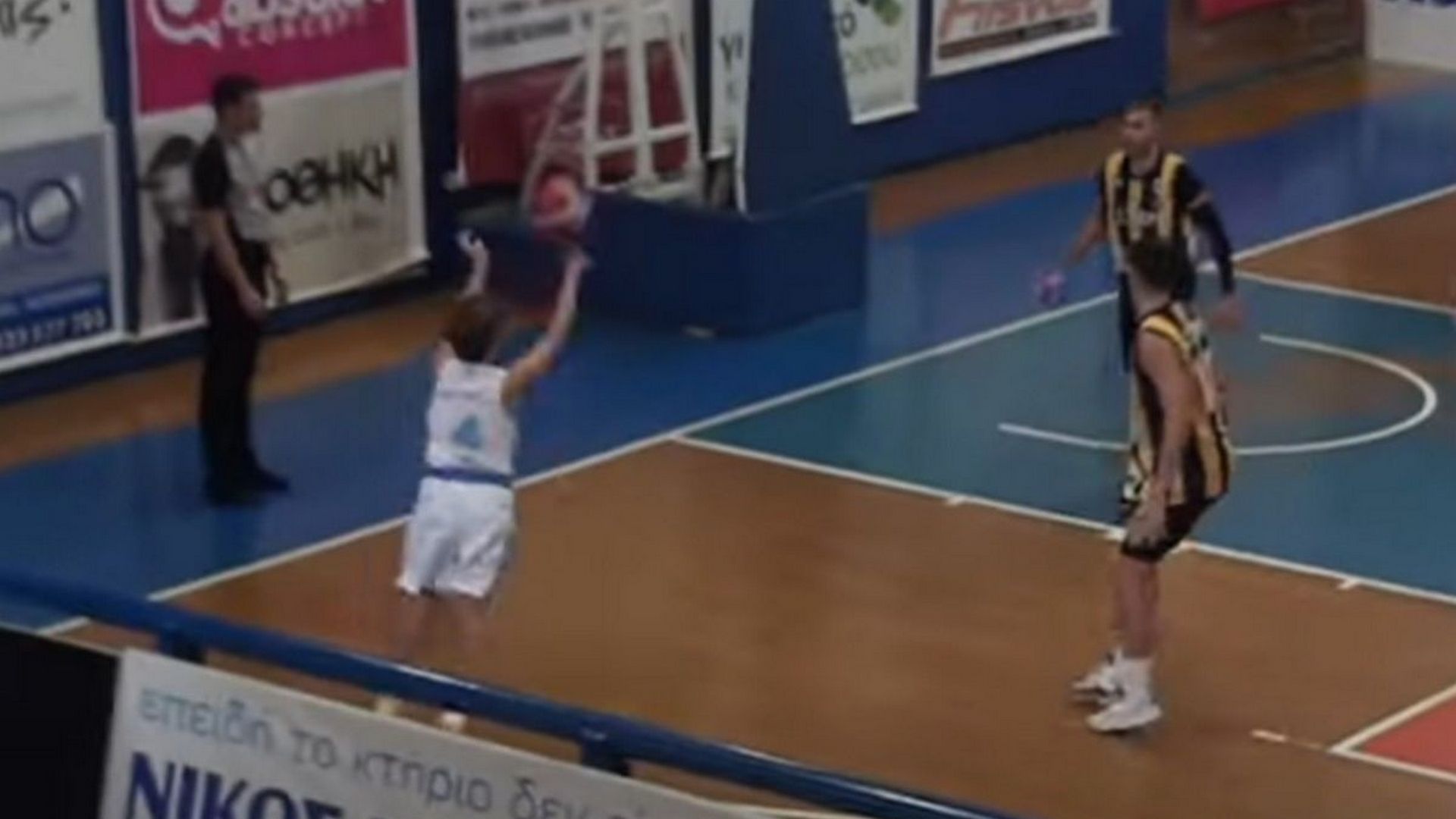 Super Basket - O 12χρονος Βαρσαμάς Συμεώνογλου έγινε ο νεότερος σκόρερ της Γ' Εθνικής (vid)